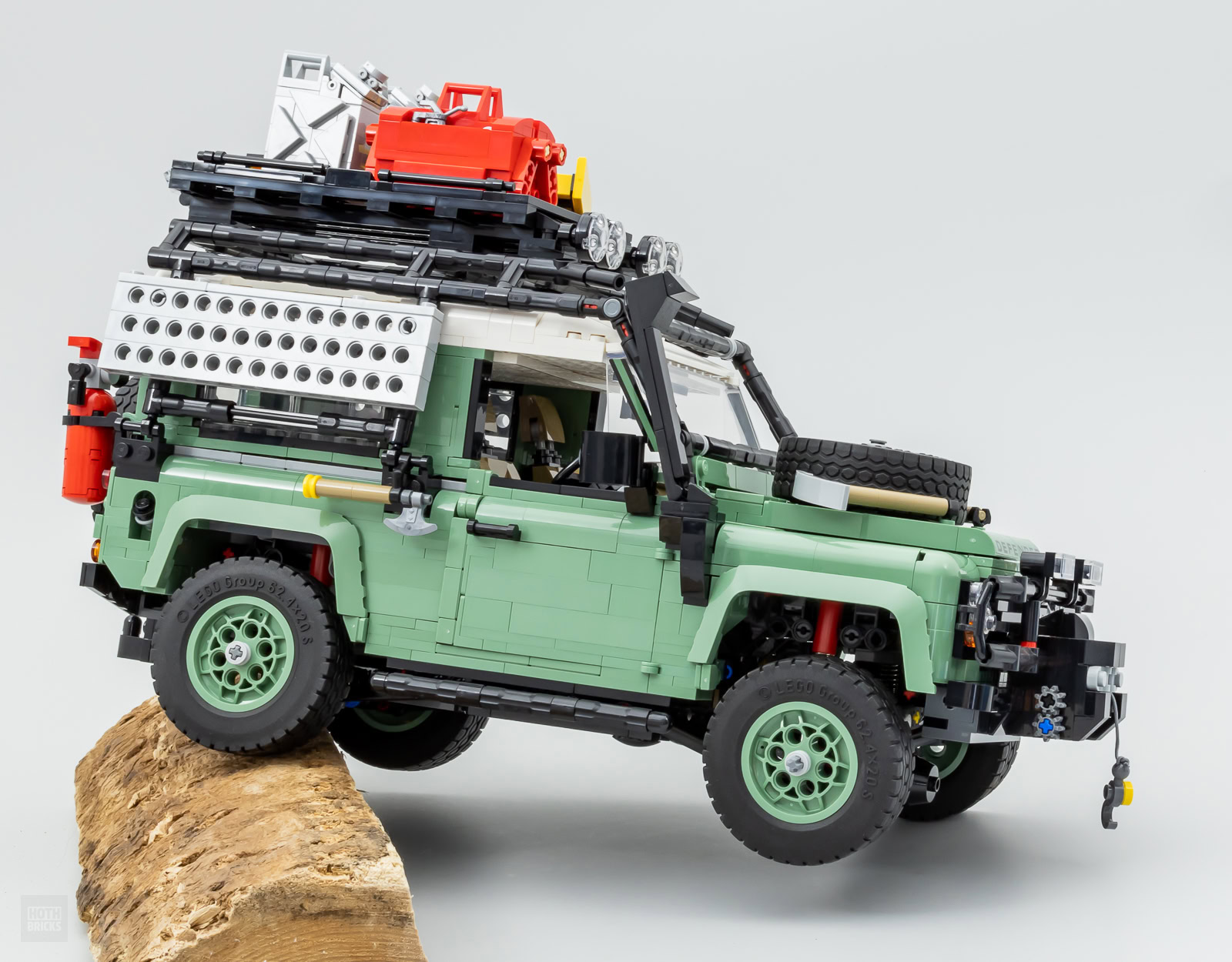 Vite testé : LEGO ICONS 10317 Classic Land Rover Defender 90 - HOTH BRICKS