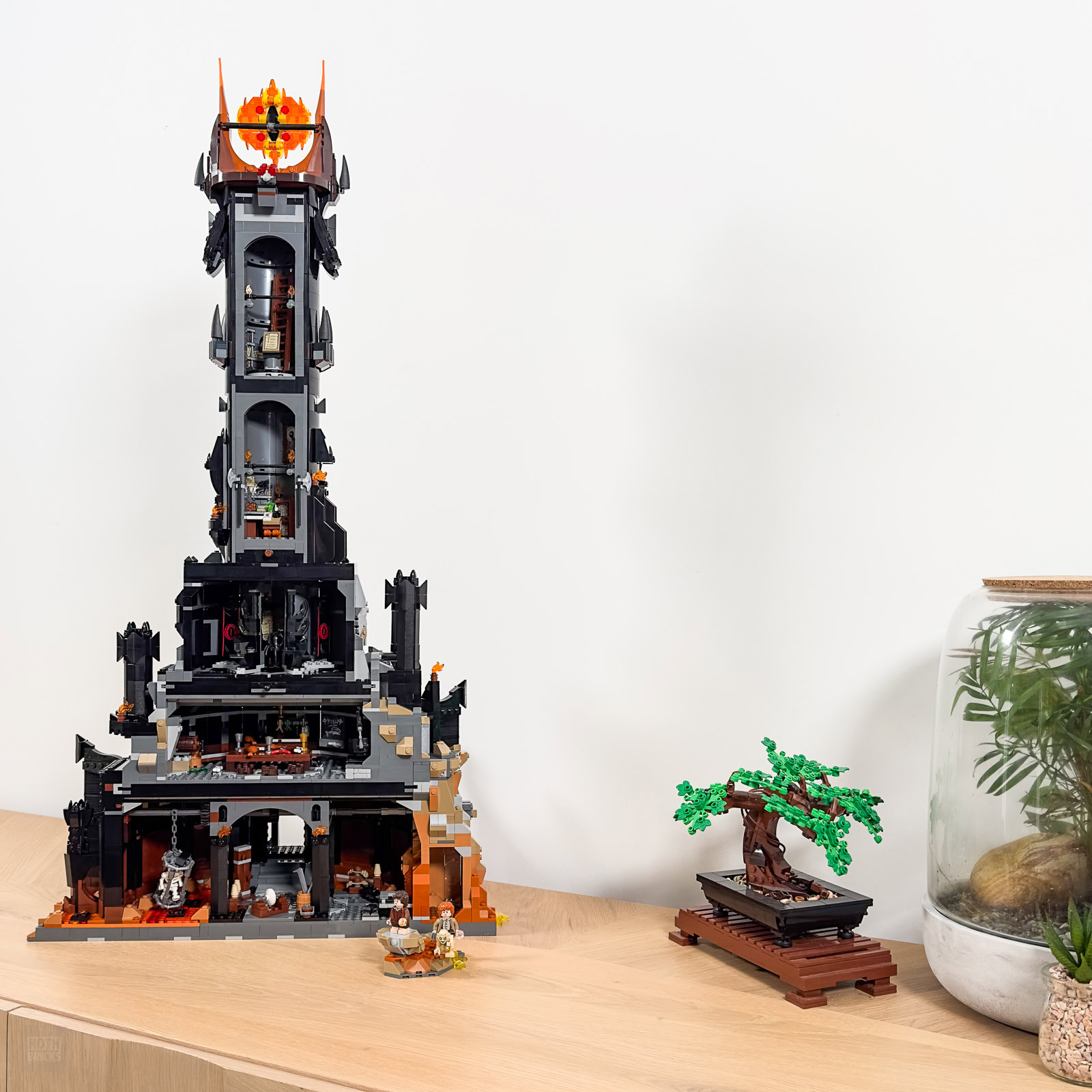 Très vite testé : LEGO ICONS 10333 The Lord of the Rings Barad-Dûr ...